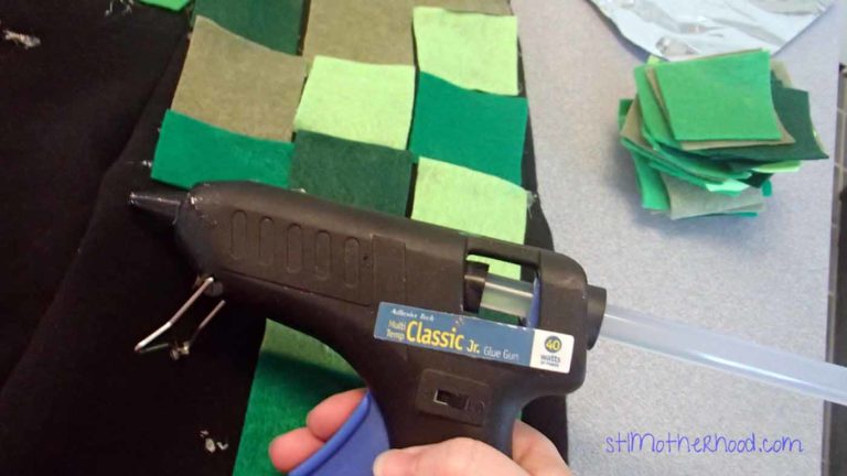 Easy Minecraft Creeper Costume...that's comfy to wear!