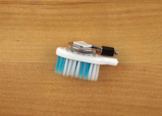 Bristle Bot: A Step-by-Step Guide to Crafting Your Own Tiny Robot (sort ...