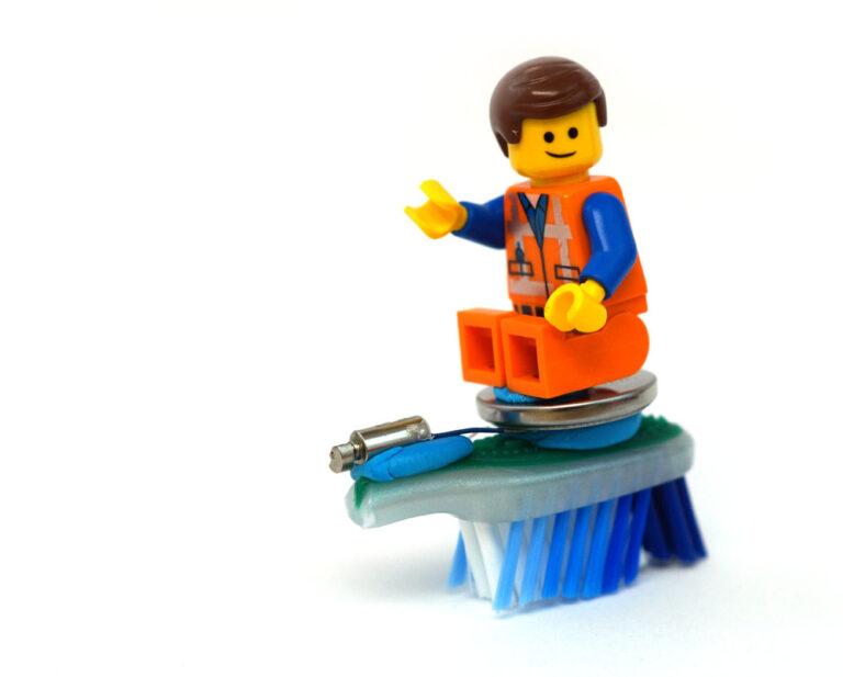 Bristle Bot: A Step-by-Step Guide to Crafting Your Own Tiny Robot (sort ...